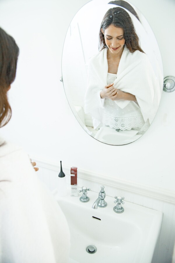 How to Apply a Professional Hair Color At Home