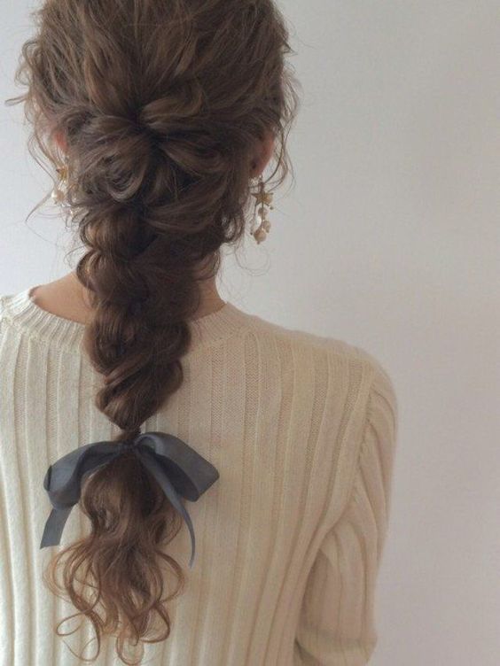 40+ Dark Academia Hairstyles For All Hair Types