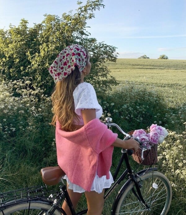 30+ Spring Photoshoot Ideas For A Whimsical and Vogue Photo