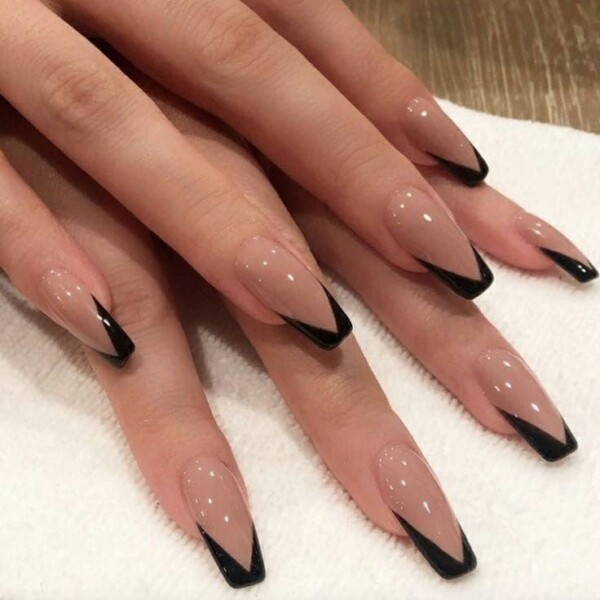 45+ Black Nails Designs For An Epic Manicure