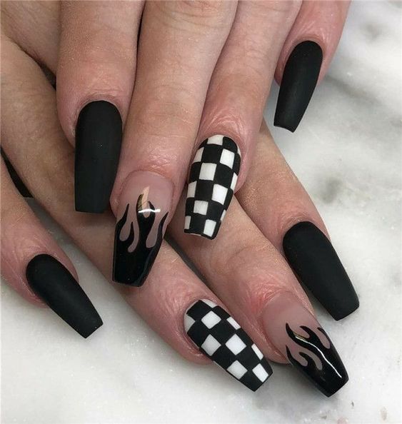 45+ Black Nails Designs For An Epic Manicure