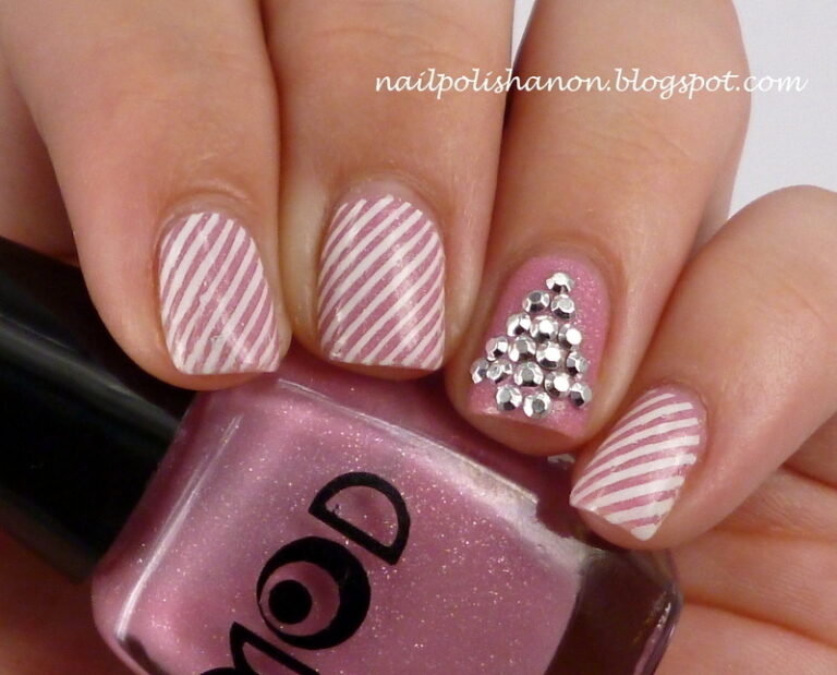 45+ Christmas Tree Nails To Copy In 2022 For The Holidays