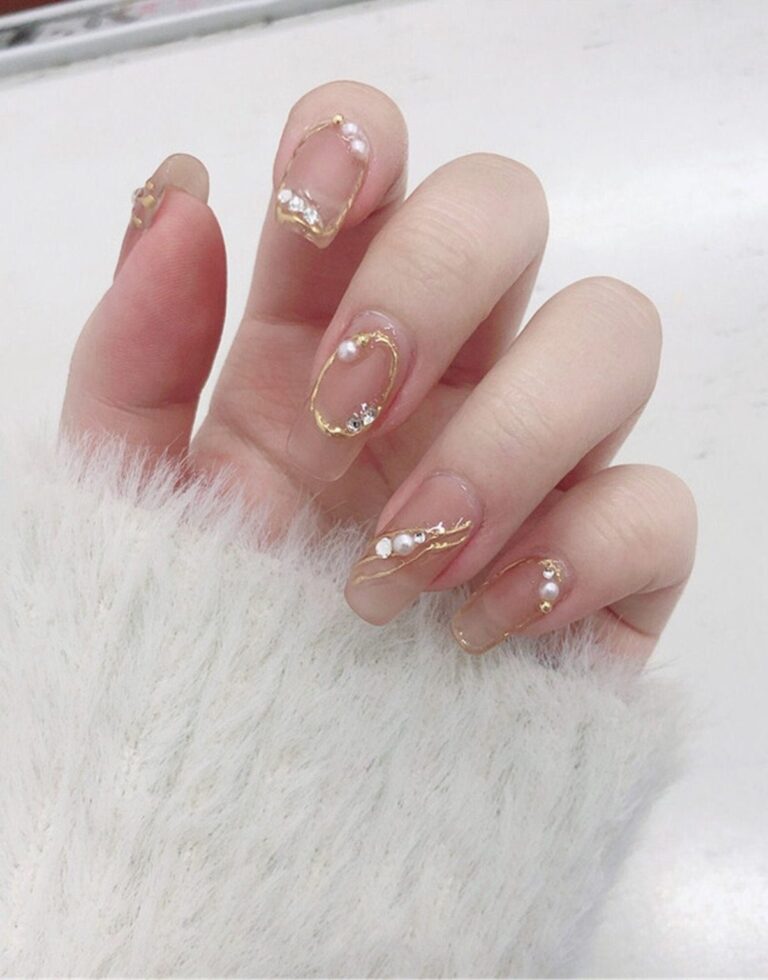 30+ Gorgeous Pearl Nails To Try Right Now | Pearl Nail Inspo