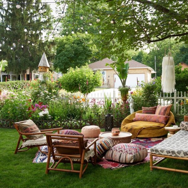 40+ Backyard Decor Ideas For A Summer Outside | Chasing Daisies