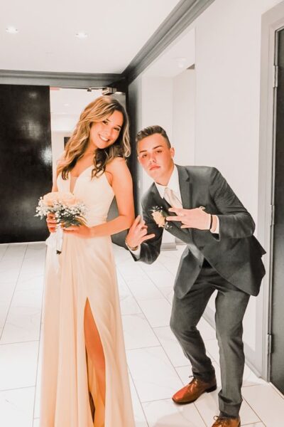 50+ Prom Poses To Copy For The Perfect Photos