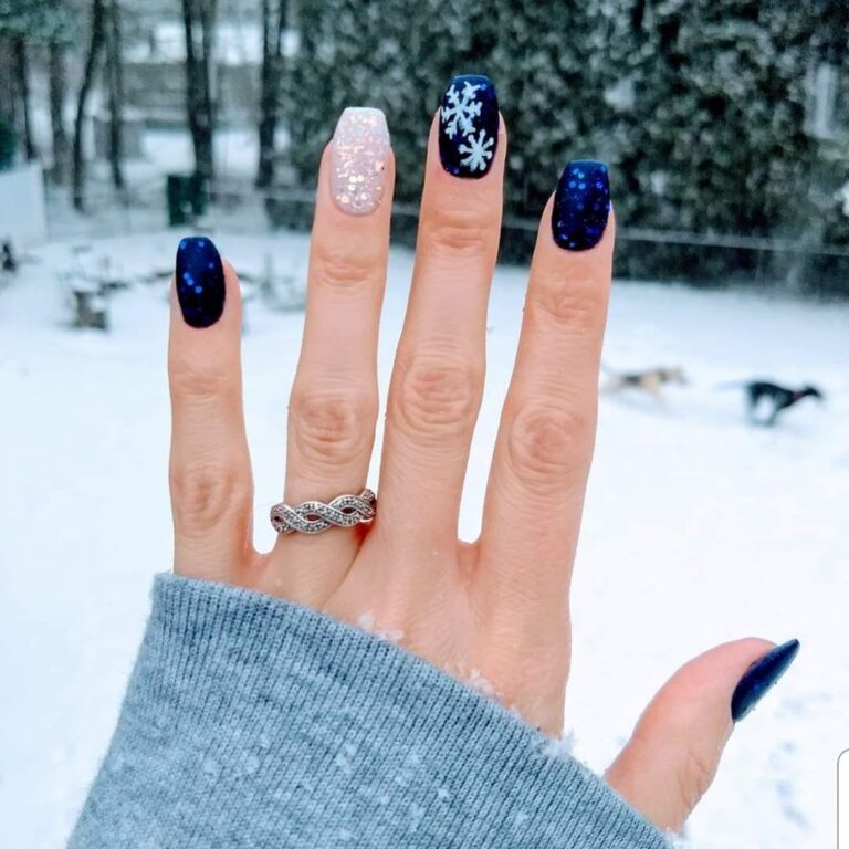 45+ Stunning Navy Blue Nails To Try Right Now | Navy Blue Nail Designs