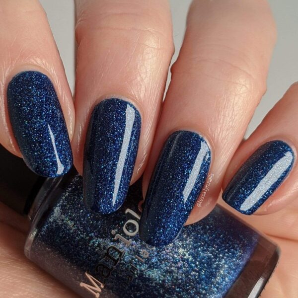 45+ Stunning Navy Blue Nails To Try Right Now | Navy Blue Nail Designs