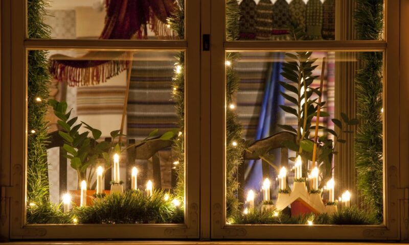 45+ Christmas Window Decorations For Inspiration