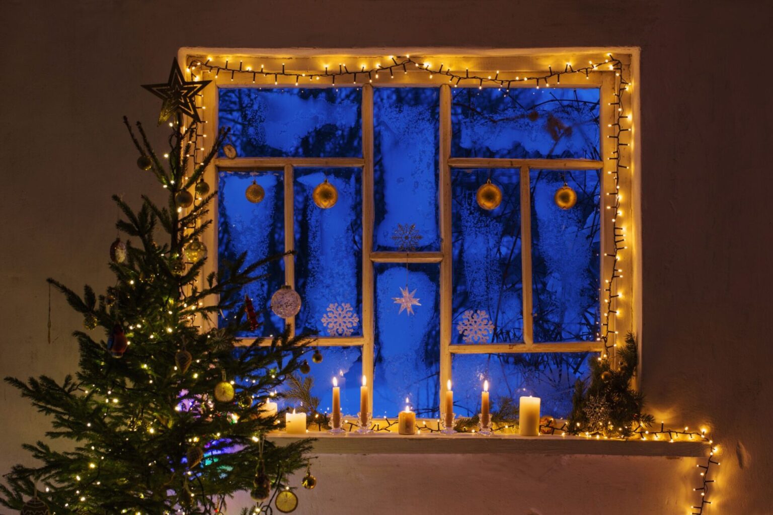 45+ Christmas Window Decorations For Inspiration