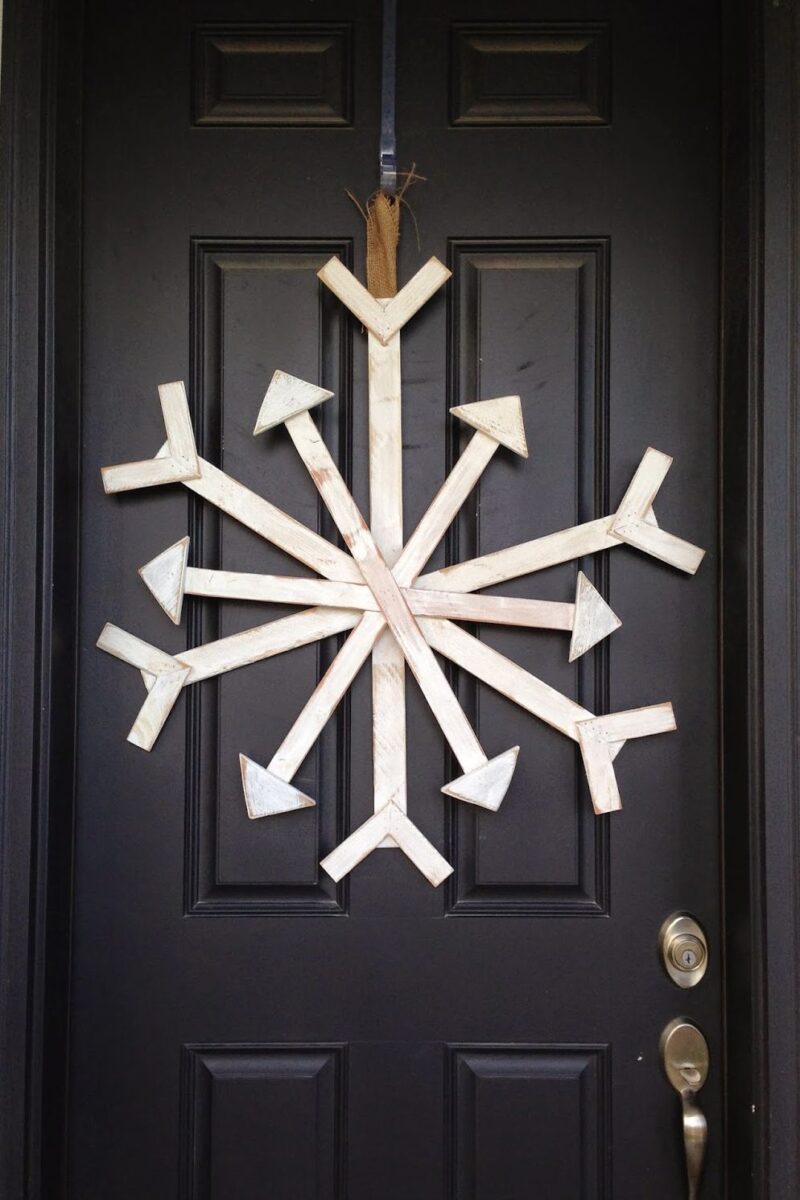 45+ Chic Christmas Door Decorations To Try This Year For A Festive Look