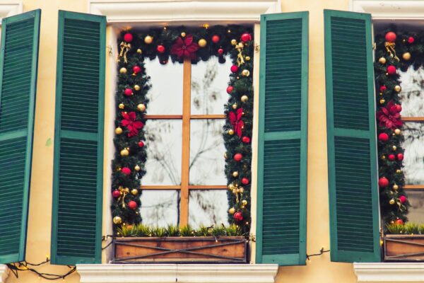 45+ Christmas Window Decorations For Inspiration