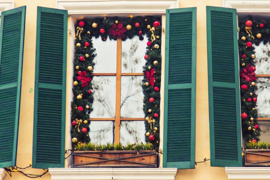 45+ Christmas Window Decorations For Inspiration