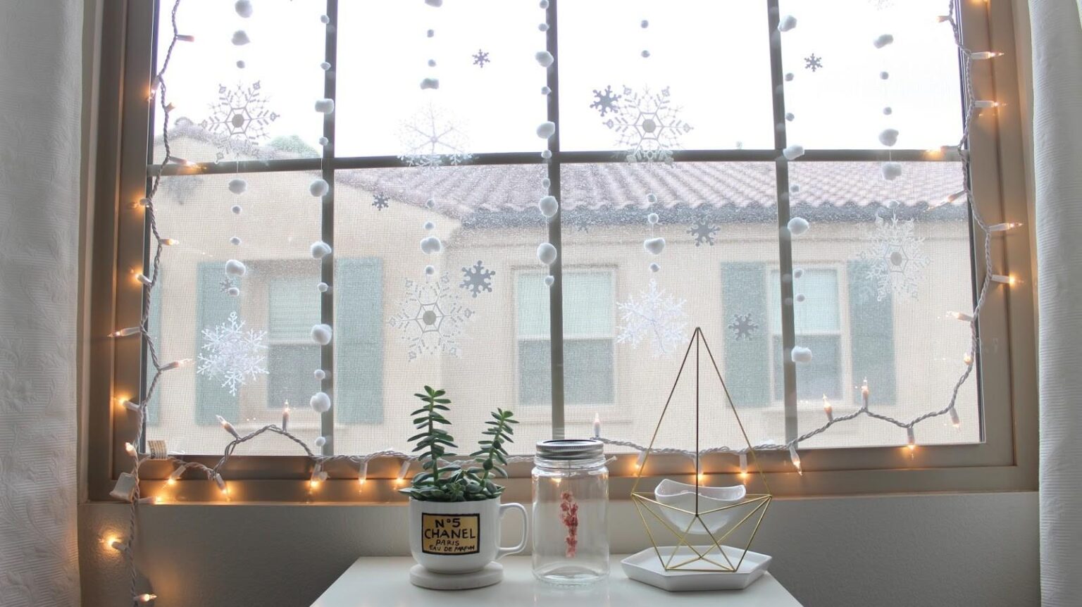 45+ Christmas Window Decorations For Inspiration