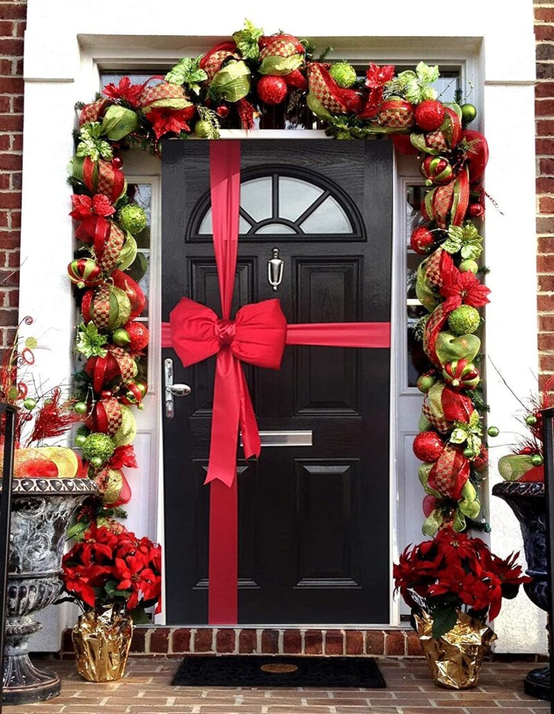 45+ Chic Christmas Door Decorations To Try This Year For A Festive Look