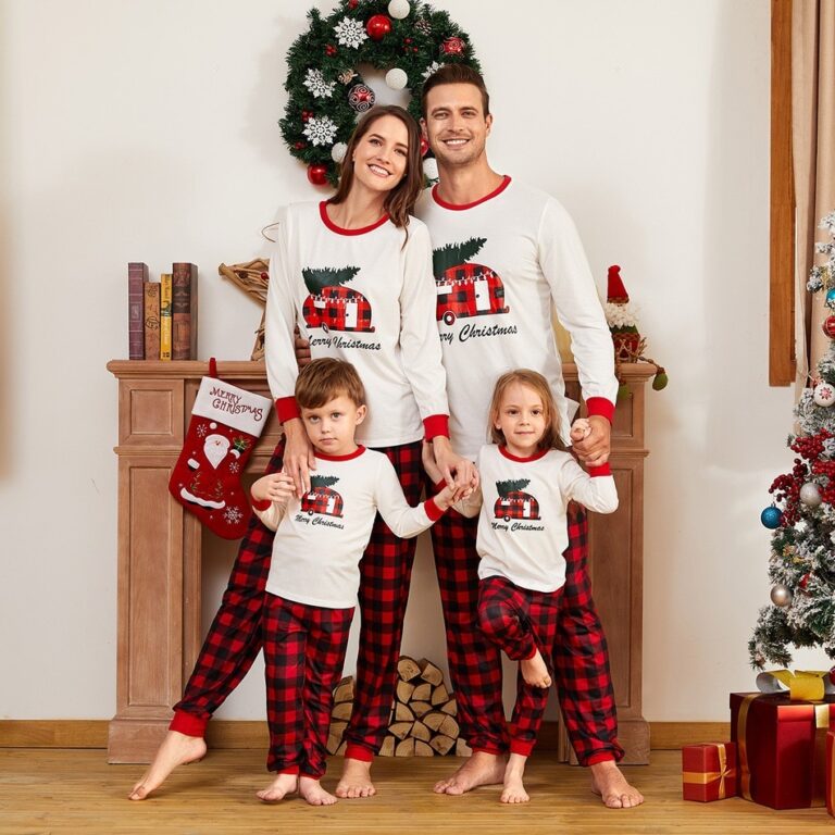 45+ Christmas Family Photo Outfits To Wear In 2022