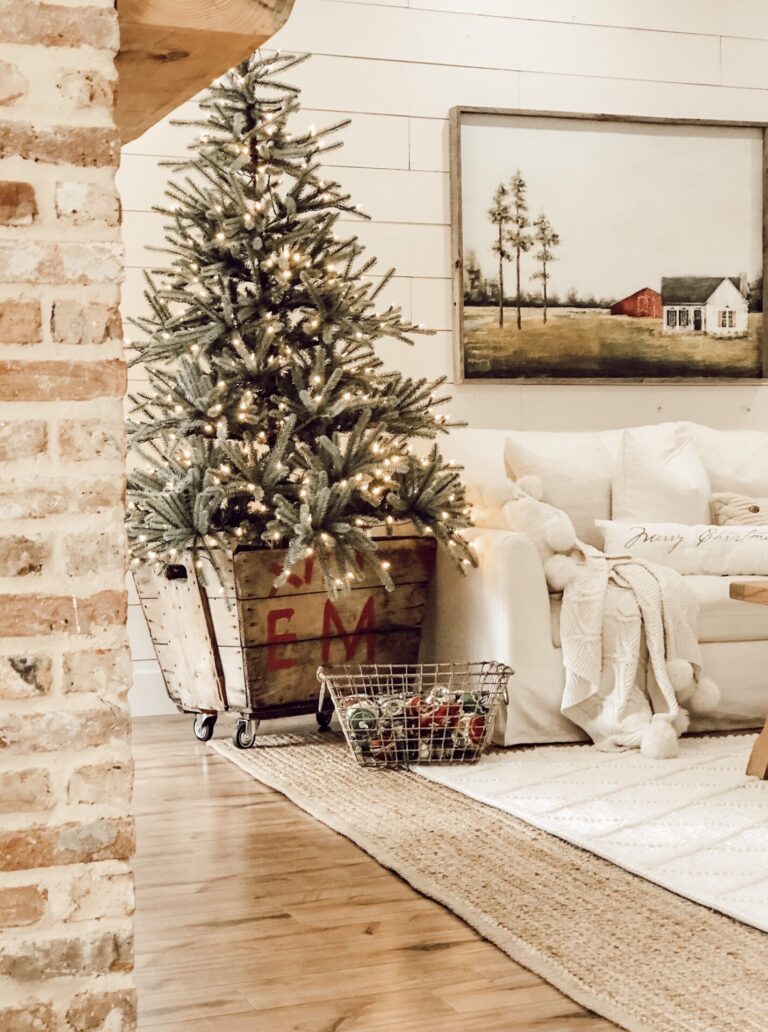 40+ Stunning Farmhouse Christmas Trees To Emulate In 2022