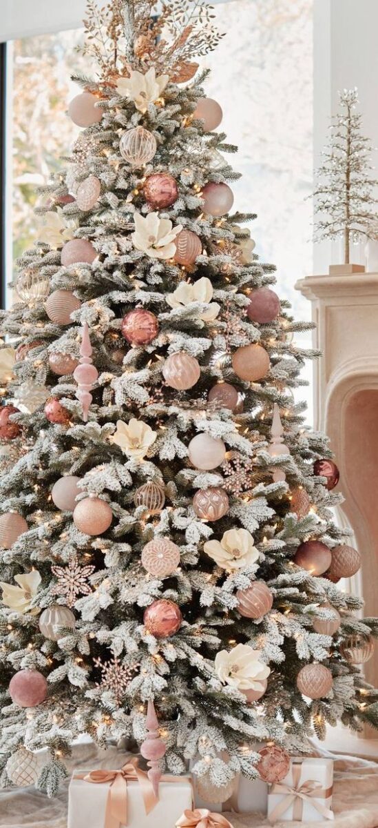 25+ Gorgeous Christmas Tree Themes To Copy In 2022