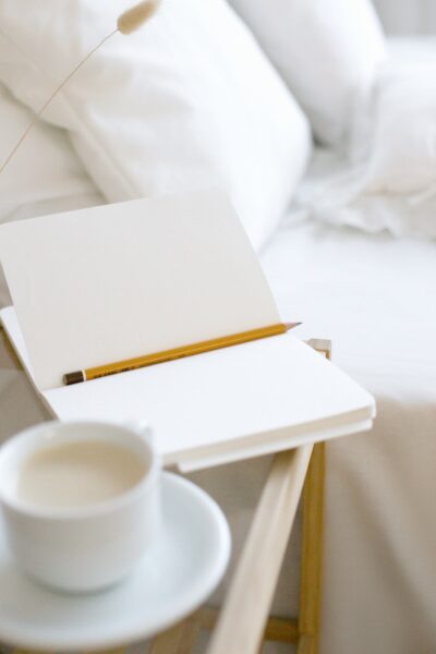 101+ Stunning White Wallpaper Backgrounds To Download For Free