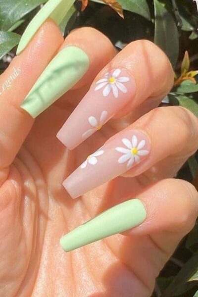 38+ Daisy Nails For A Delicate & Romantic Manicure | Chasing Daisies