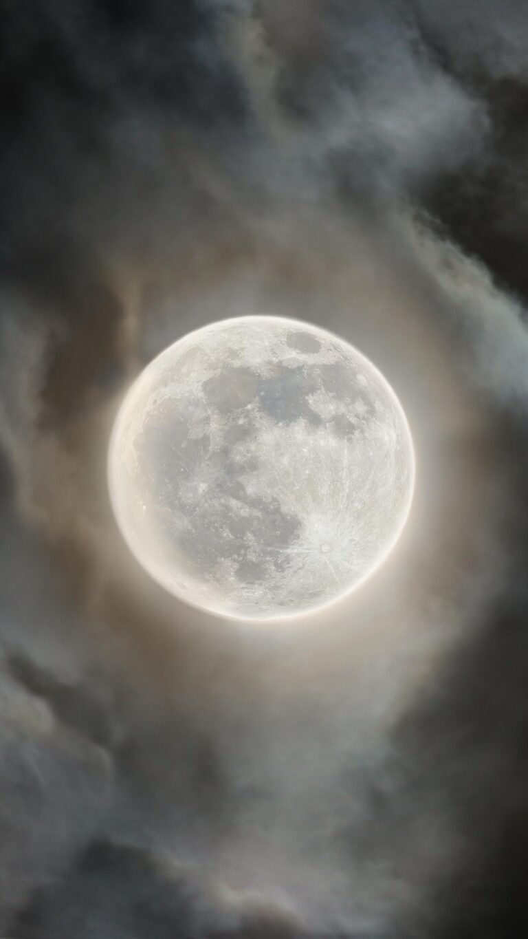 75+ Moon Wallpaper Backgrounds For Your iPhone
