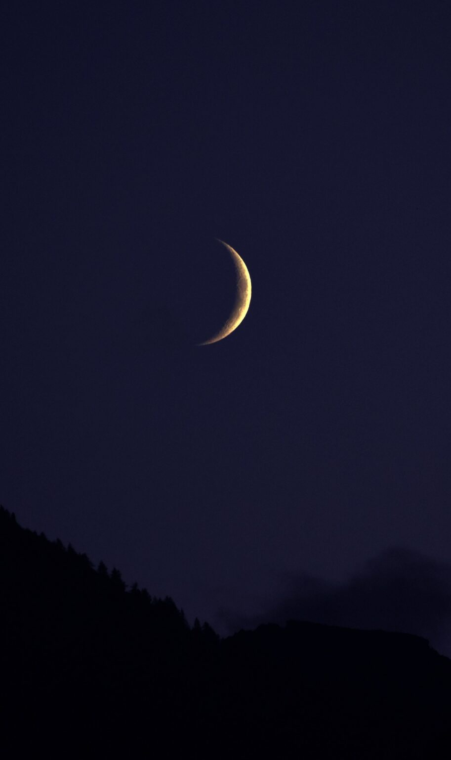 75+ Moon Wallpaper Backgrounds For Your iPhone