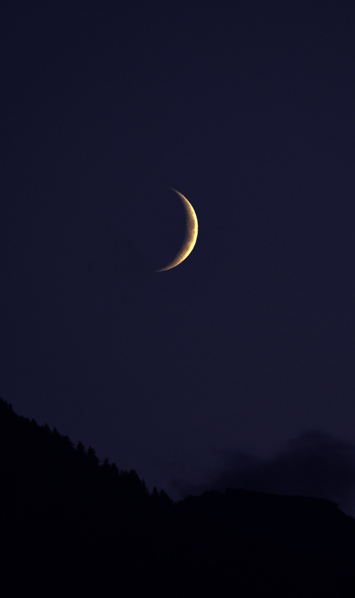 75+ Moon Wallpaper Backgrounds For Your iPhone