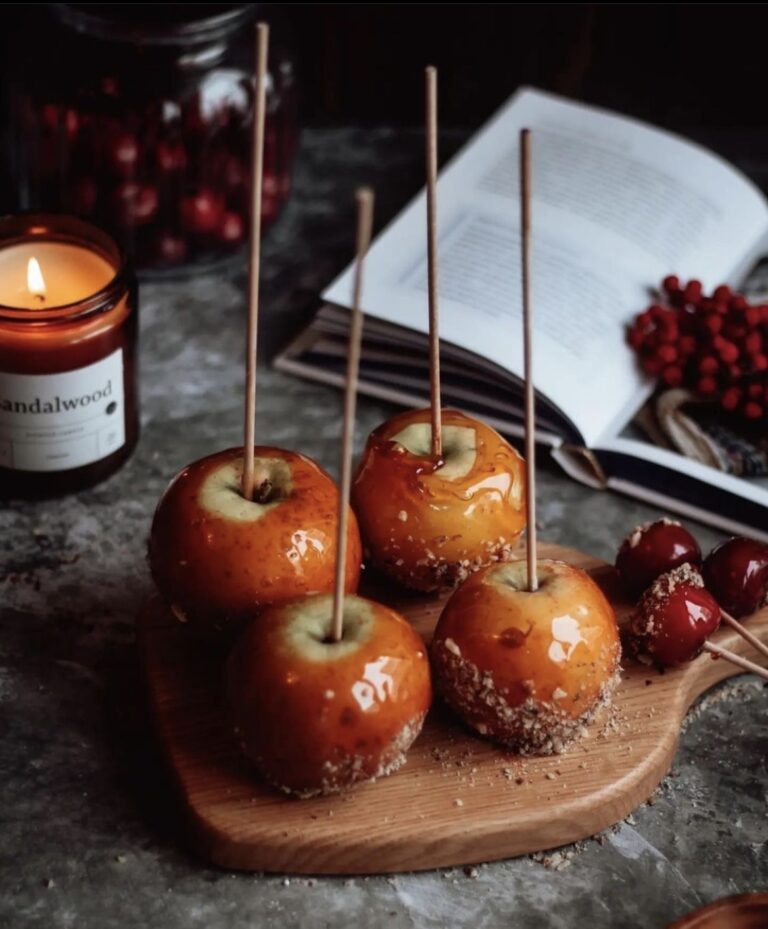 70+ Halloween Aesthetic Pictures To Give You That Spooky Feeling