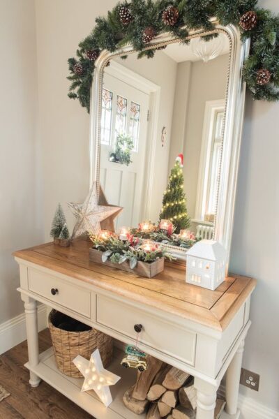 55+ Christmas Entryway Table Decor Ideas
